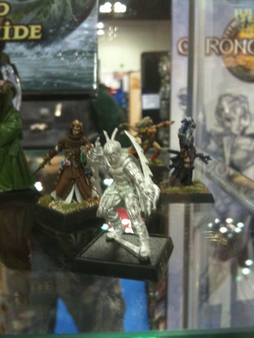 Red Mantis Assassin mini | Paizo Blog